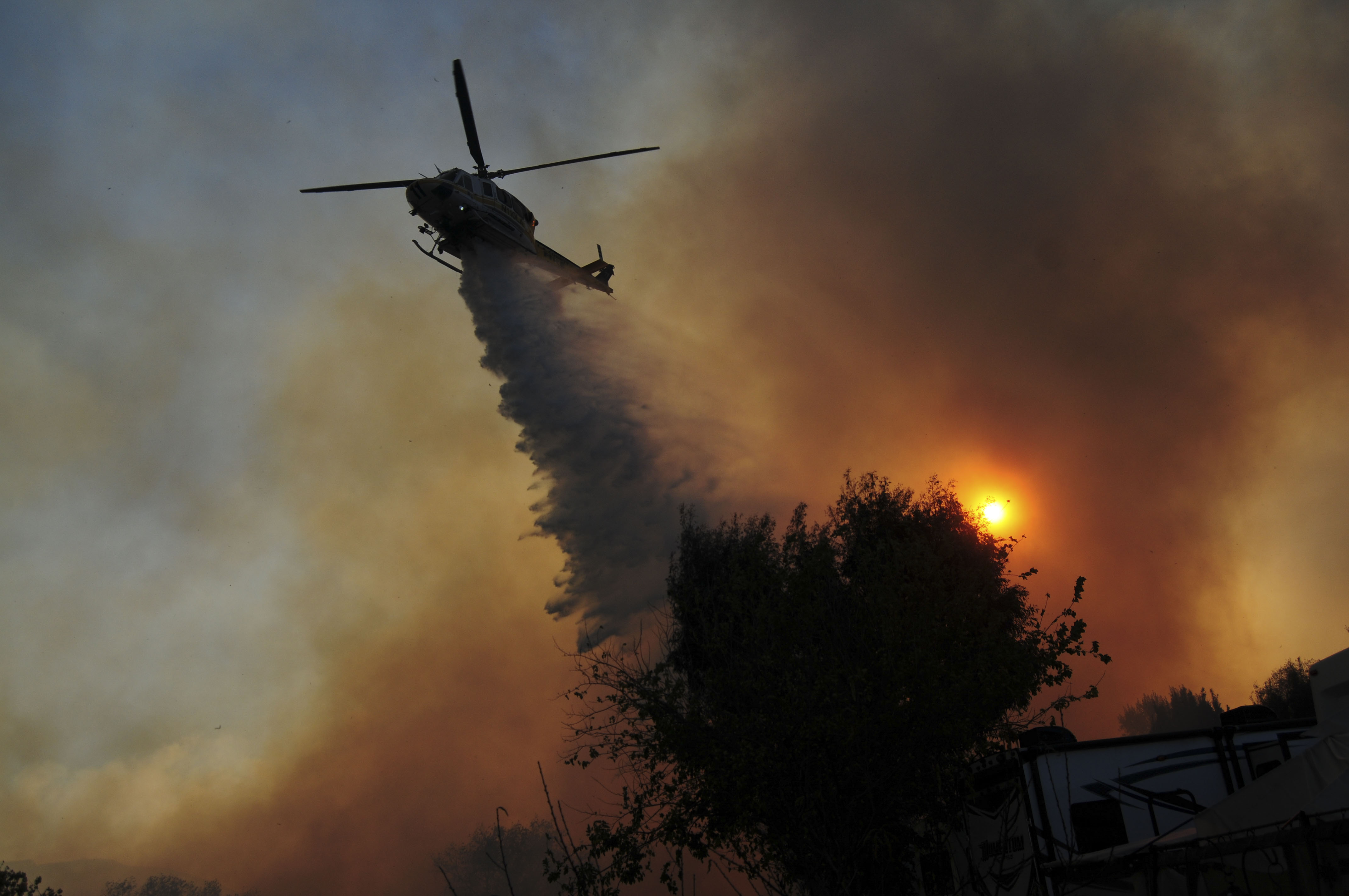 SCVTV.com | SCV News: Rye Fire Day 1: Photo Gallery